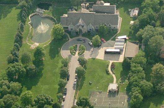 [Photos] R. Kelly’s Former Chicago Mansion Sells To Isley Brother ...