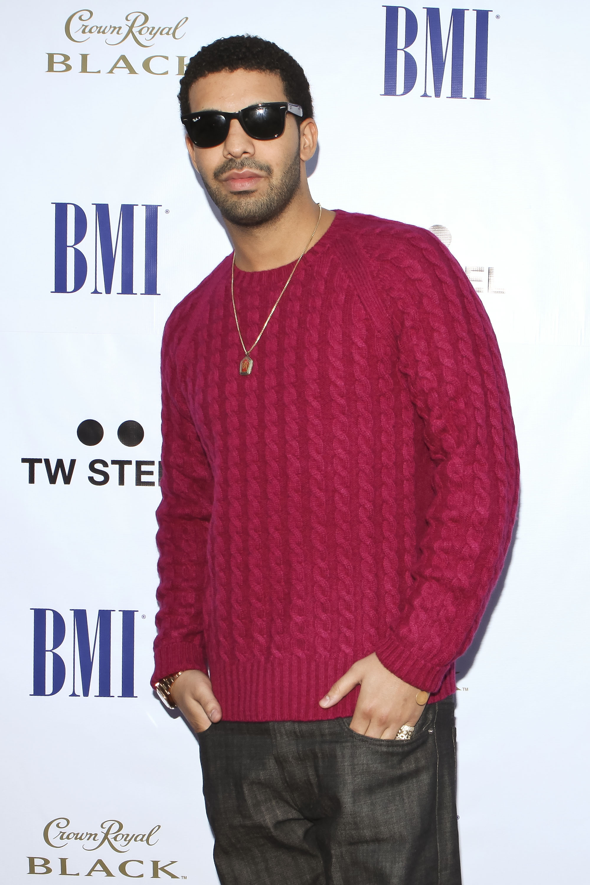 DRAKE WAX FIGURE UNVEILED AT MADAME TUSSAUDS! | Magic 95.5 FM